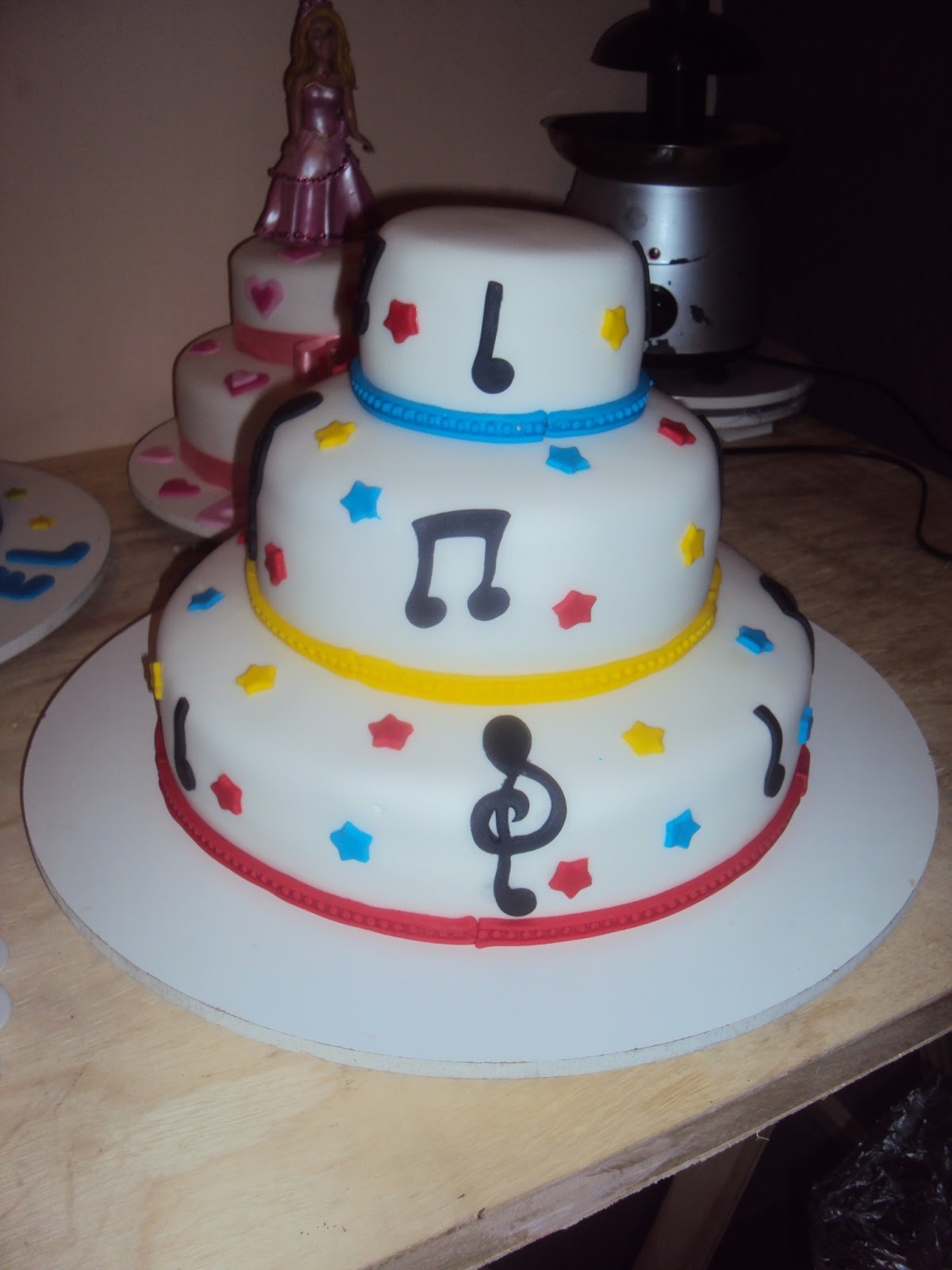 JASMIM DOCES E TORTAS: BOLO MUSICAL