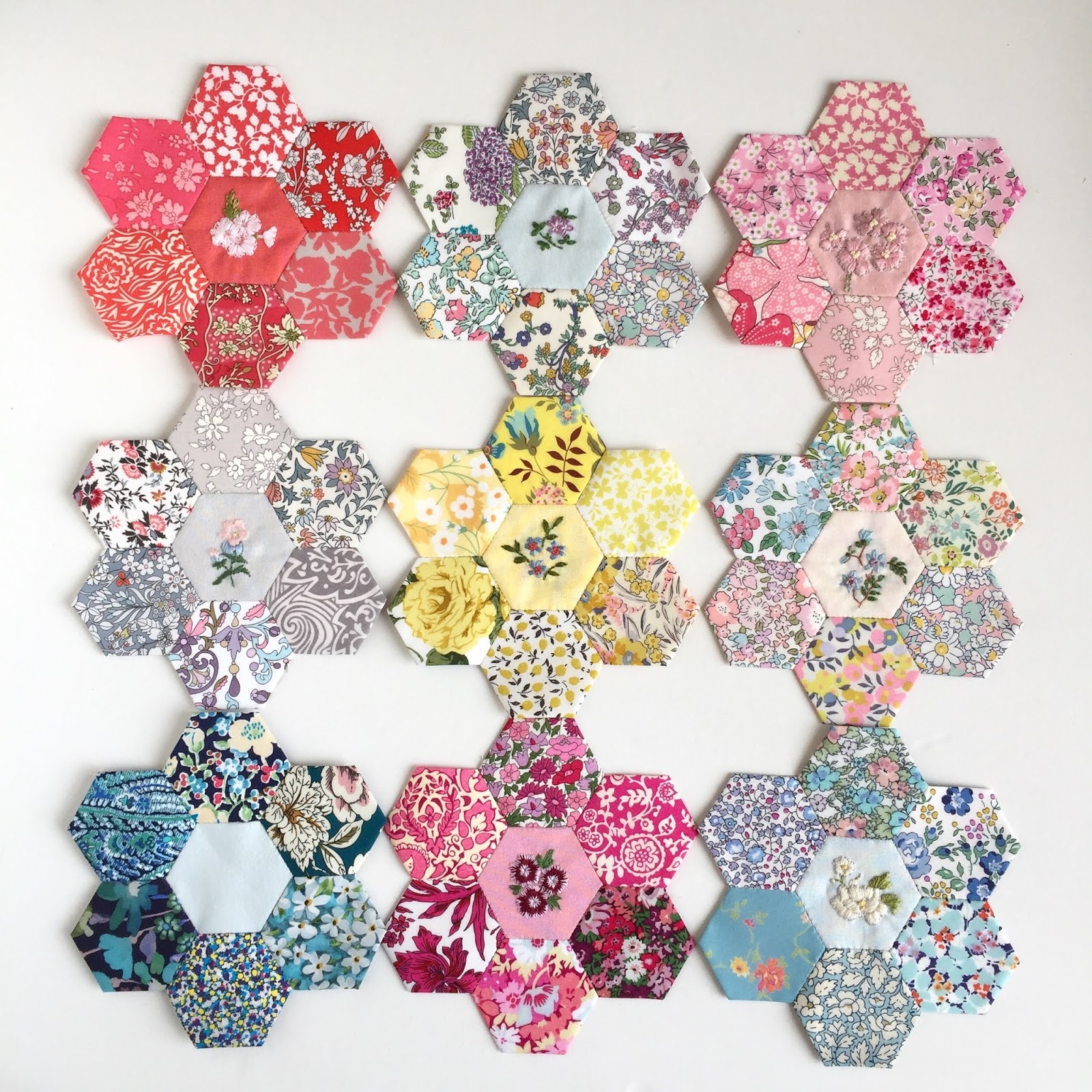 Stitching Notes: How I Make Hexagon Flowers for Grandma's Love Quilt
