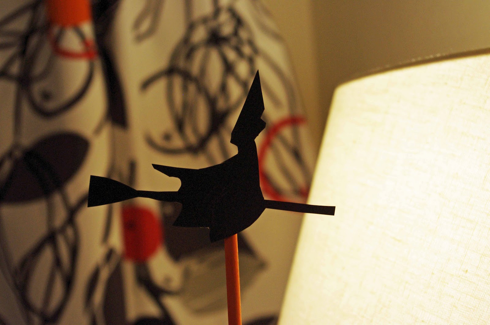 Niko and Nonnie: DIY Shadow Puppets