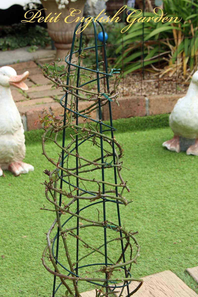 Petit English Garden of MARPLE & POIROT: A HOMEMADE GARDEN OBELISK (自作の ...