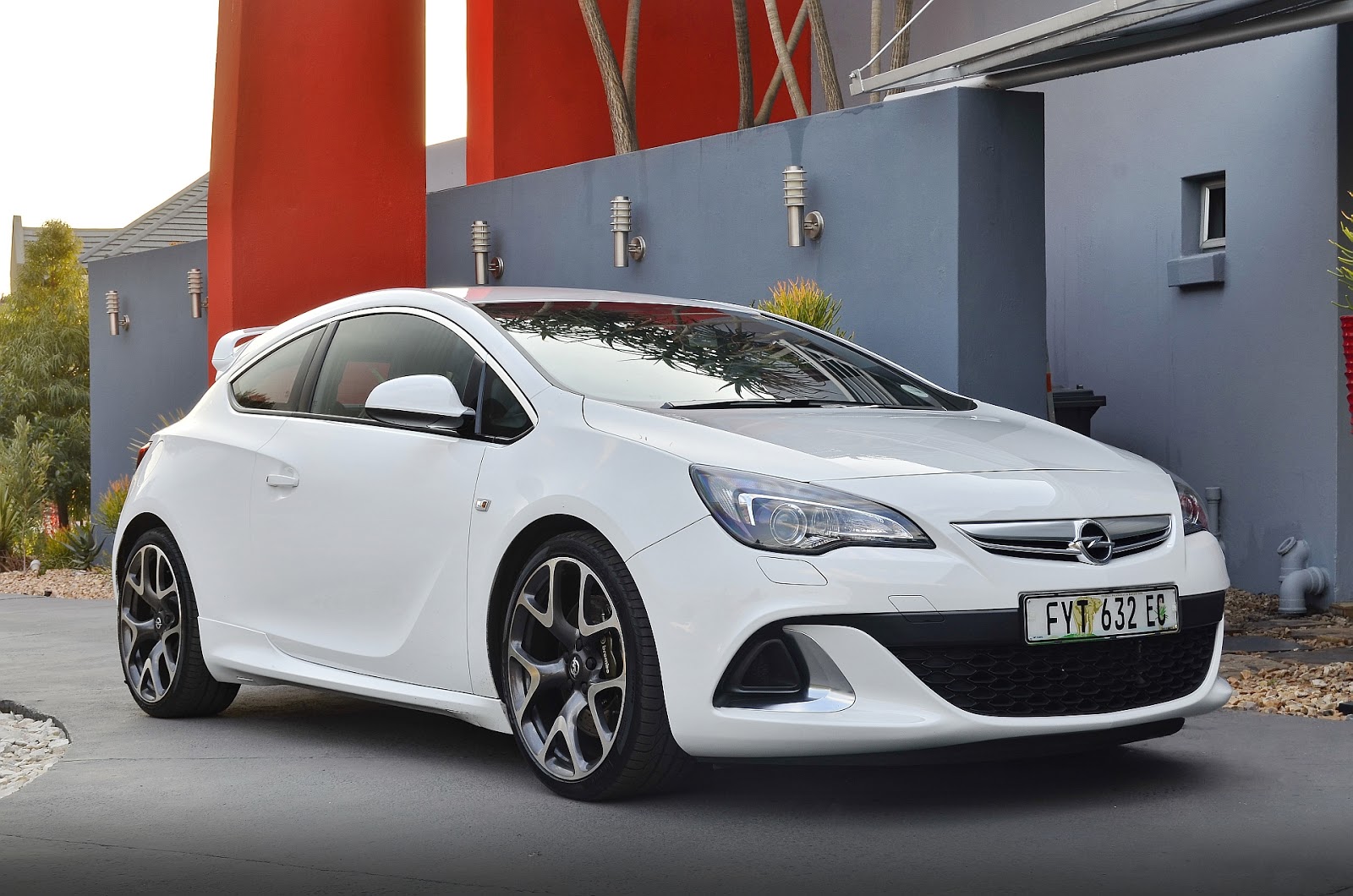 OPEL ASTRA OPC RELEASES PERFORMANCE APP FOR APPLE - Awesome Cars: OPEL ...