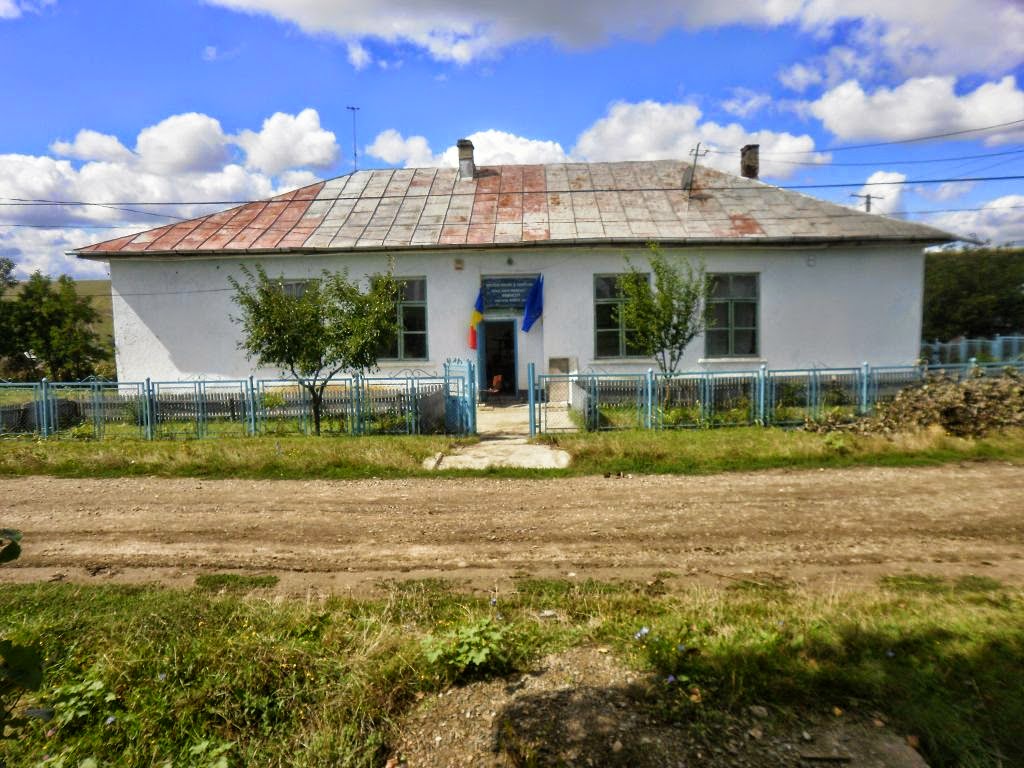 rugam sa ne votati pe facebook pentru a renova o scoala rurala ...