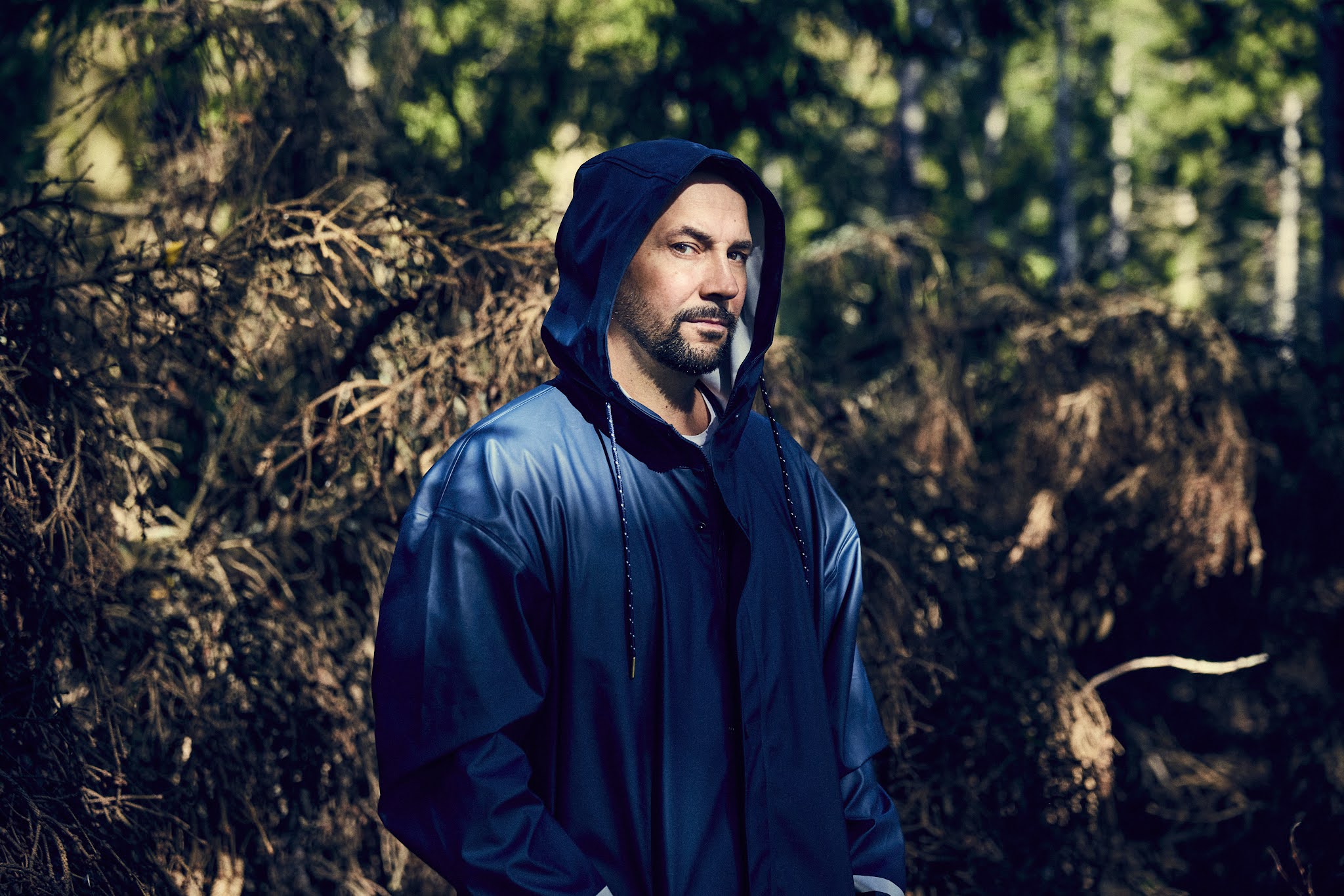 vakentimmar: Folke Nikanor - Främmande