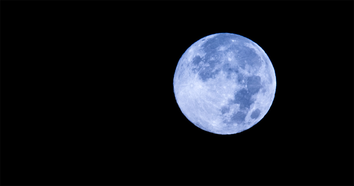Kedua-dua Bulan Biru & Marikh yang penuh kelihatan di langit S'pura ...
