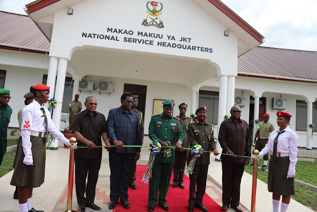 Mkuu wa Majeshi ya Ulinzi na Usalama Jenerali Venance Mabeyo amezindua ...