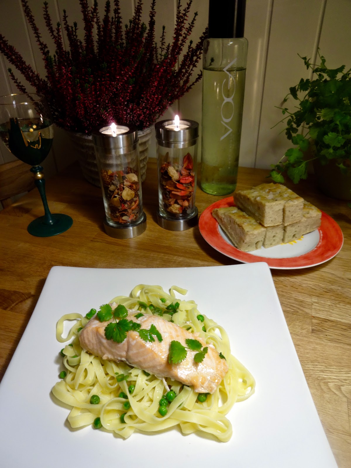 Edels Mat : Tagliatelle med erter, stekt laks og sitronsmør ஜ