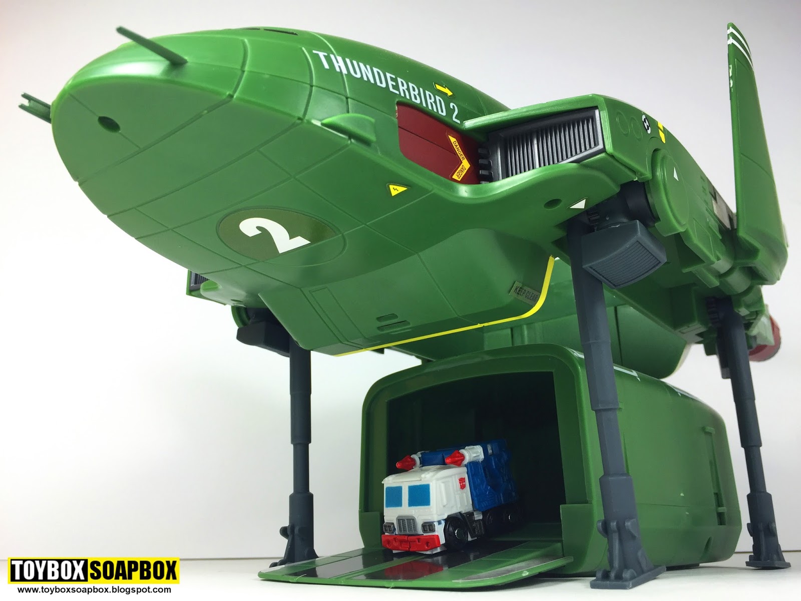 Review: Q Transformers QTF05 Ultra Magnus – Toybox Soapbox