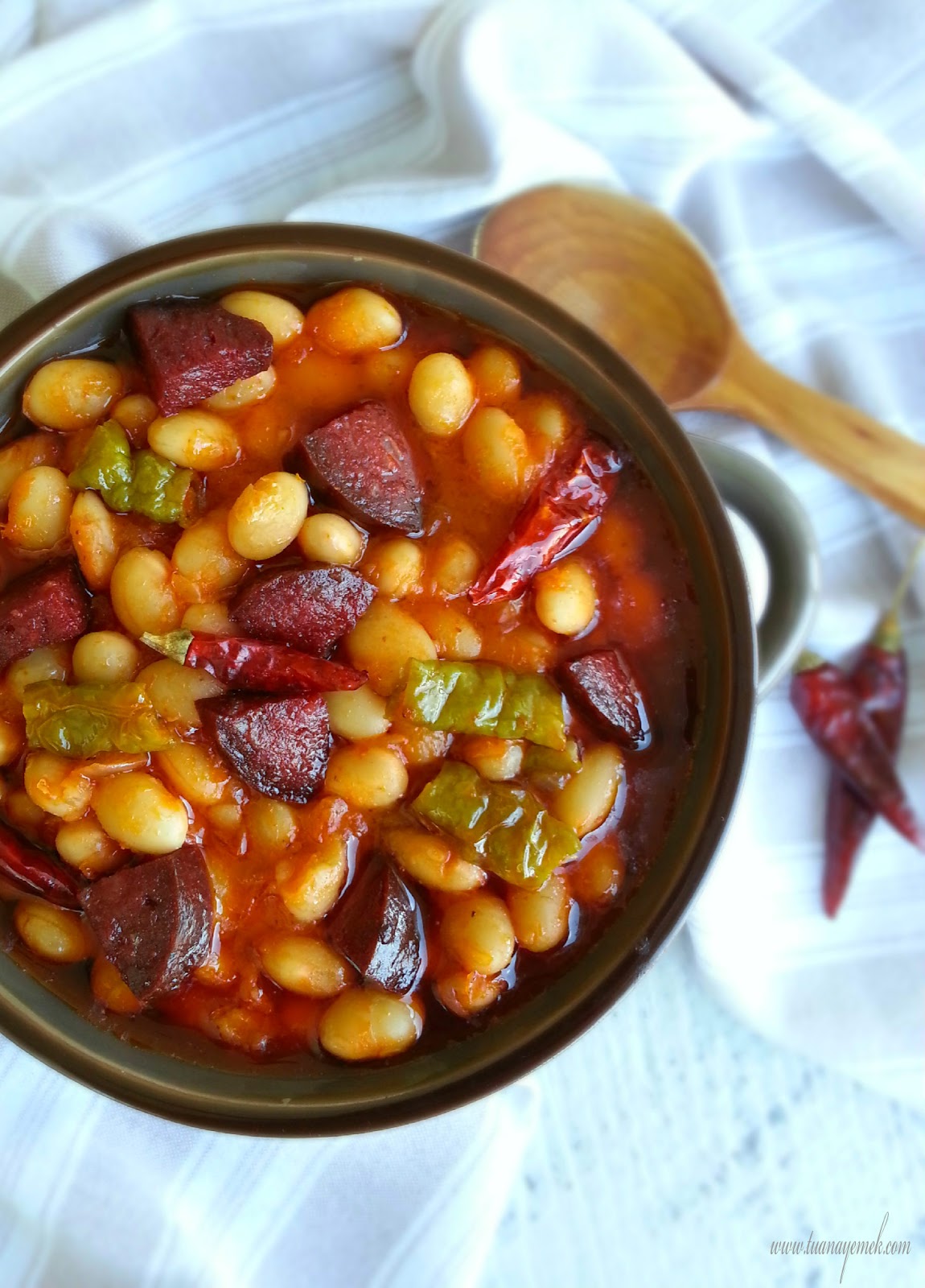 TUANA MUTFAK: SUCUKLU KURU FASULYE