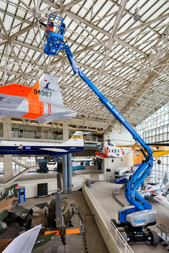 RENTAL MANLIFT / SKYLIFT: RENTAL BOOM LIFT / SKY LIFT BANDUNG