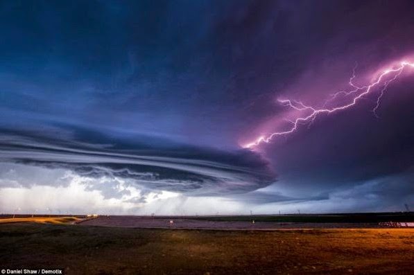Dangerous Power of Nature : Amazing Supercell Storm