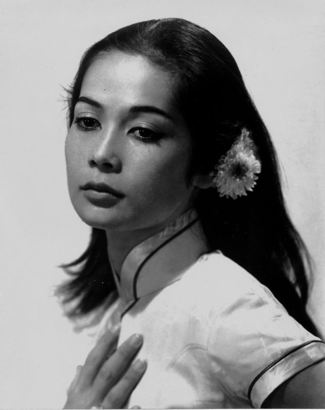 The "Chinese Bardot": 40 Glamorous Photos of Nancy Kwan in the 1960s ...