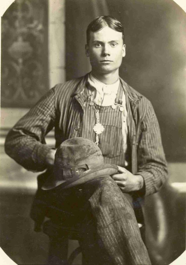 40 Amazing Vintage Photos of Working-Class Men From the Mid-19th ...