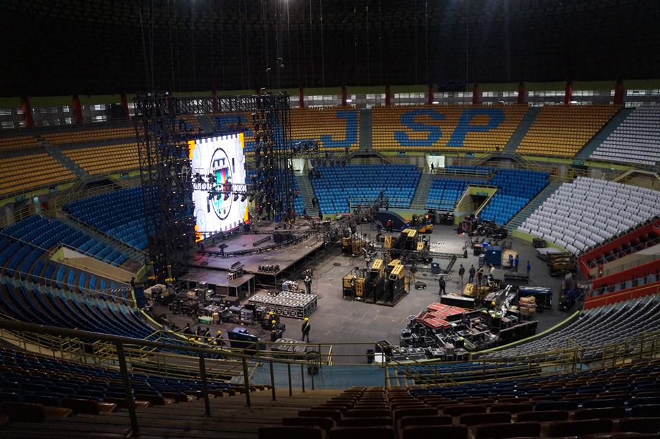 QUEENLIVES : Arena Ibirapuera - montontagem: palco e equipamentos