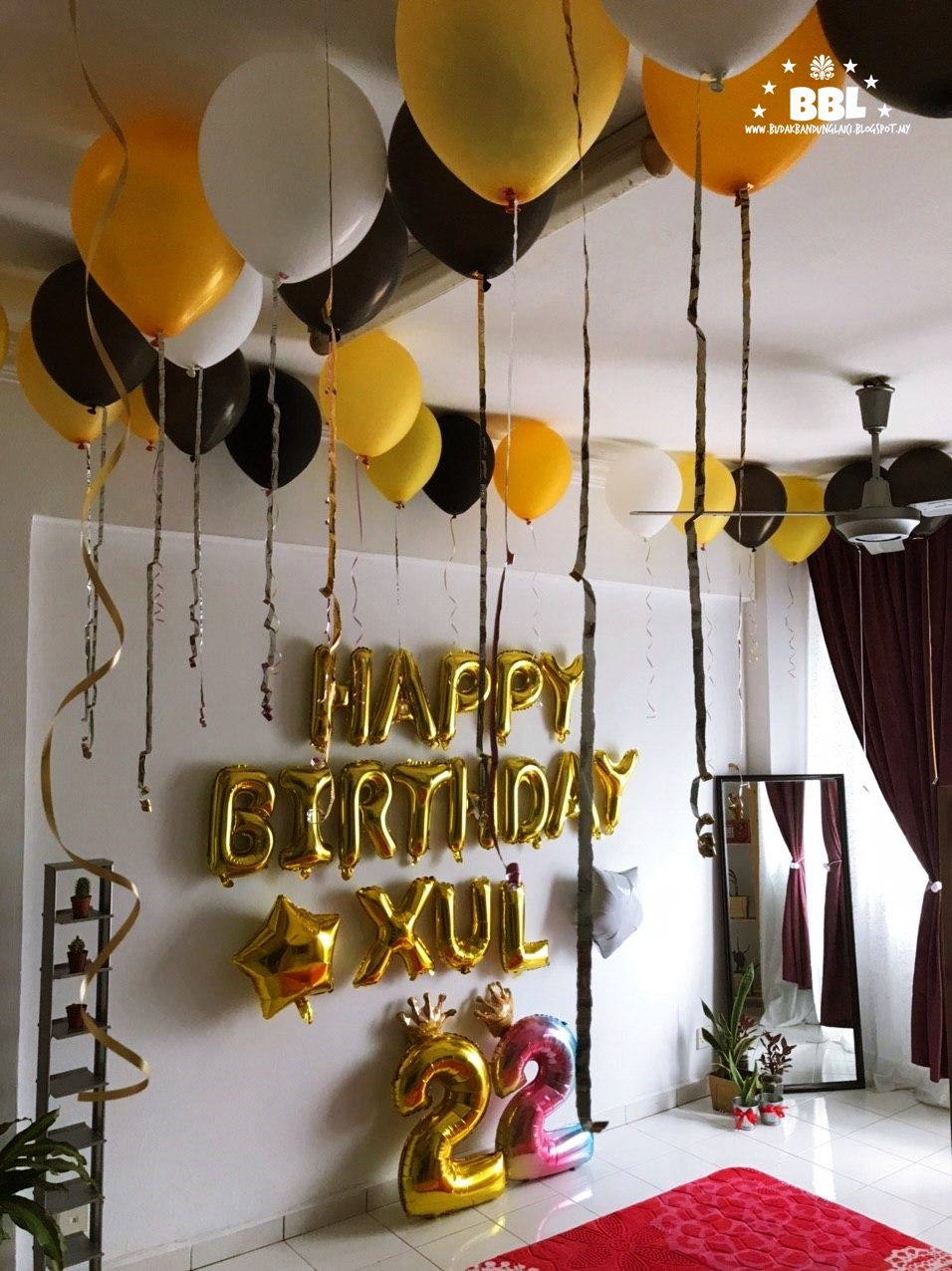 Deko Belon Kuning Hitam Sam Turner