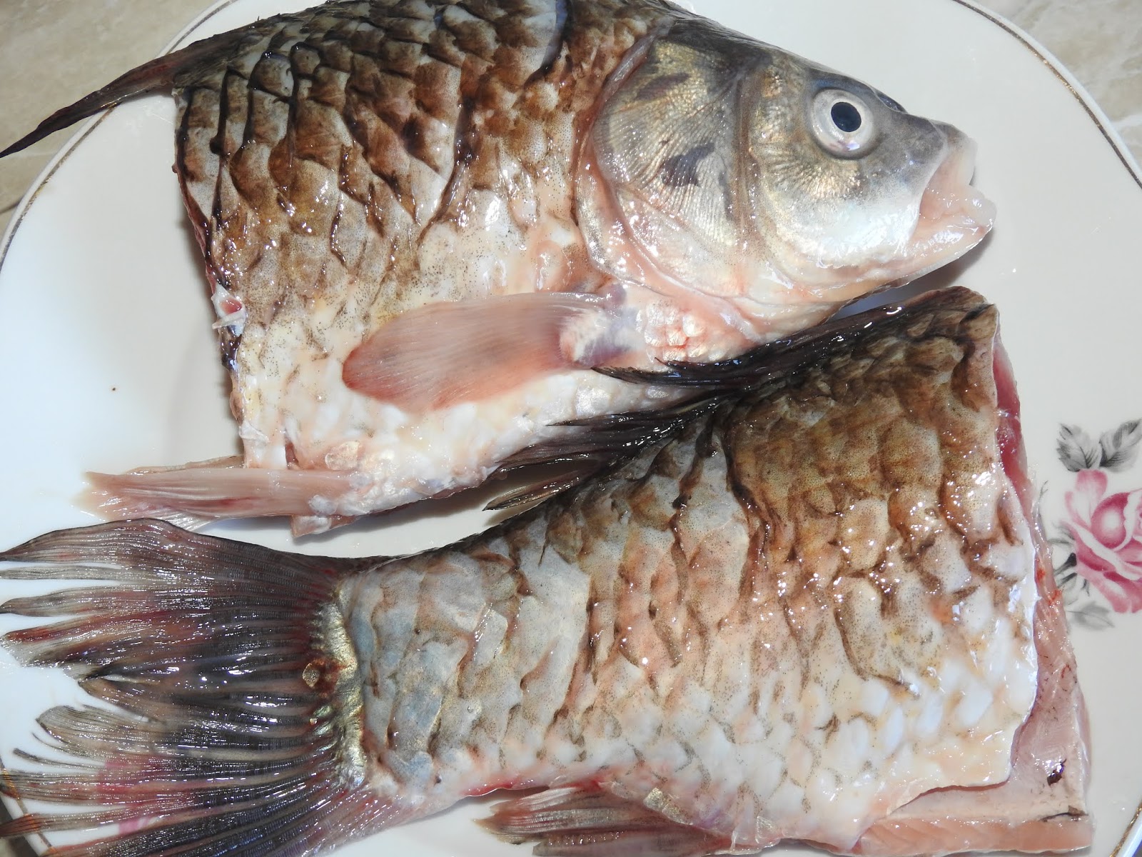 Peste prajit cu cartofi noi natur reteta | Retetetraditionaleromanesti.ro