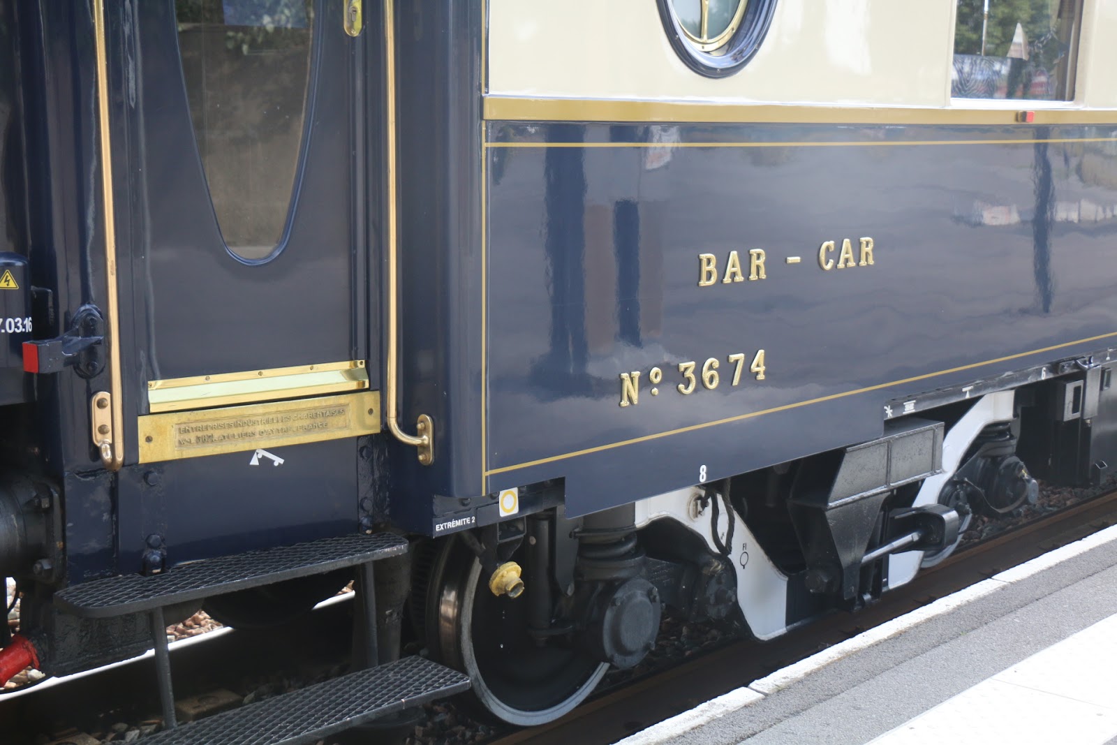 LA PASSION DU TRAIN: VSOE , la Voiture Bar 3674