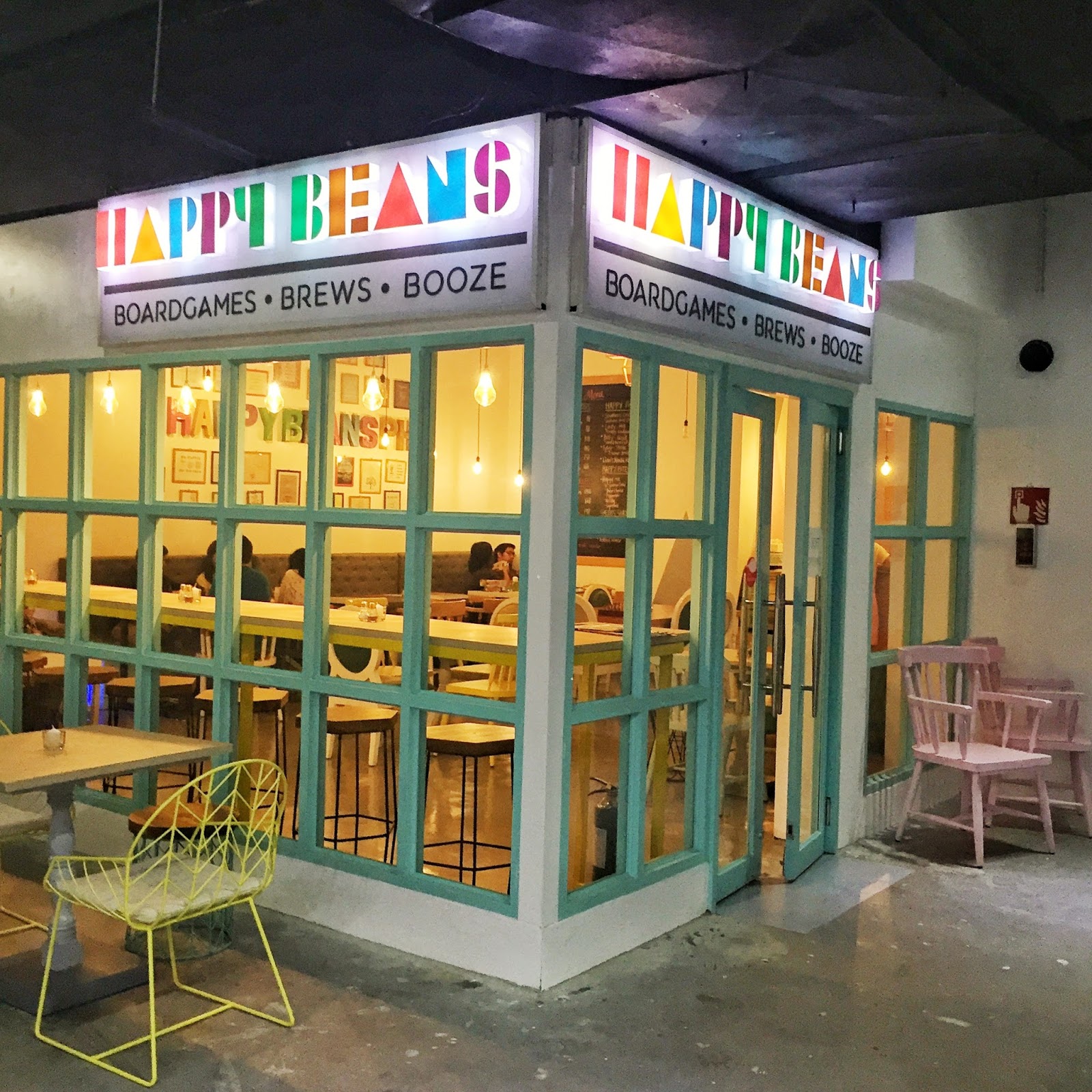 What Mary Loves: Not Your Typical Cup: Happy Beans Rainbow Coffee Latte