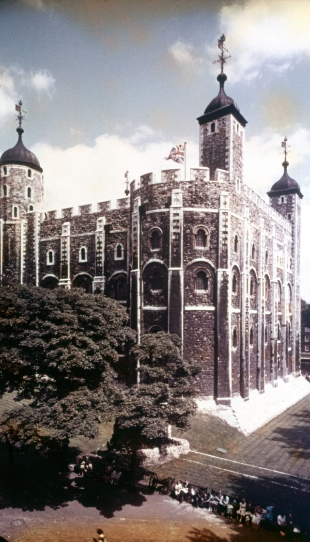 London in the 1950s Through Amazing Color Photos ~ Vintage Everyday