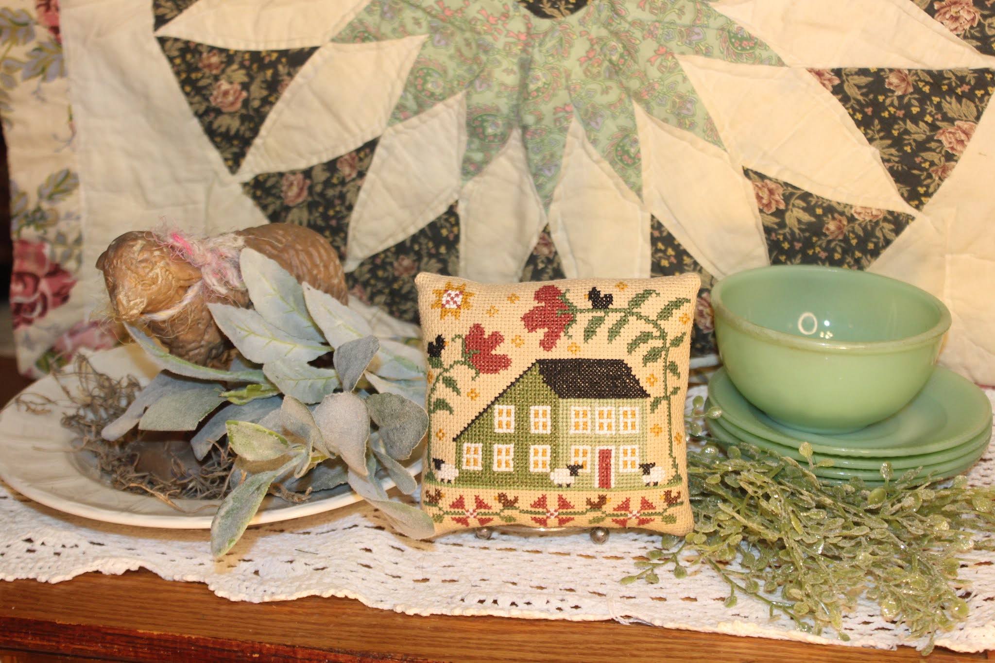 Pinker n Punkin Quilting & Stitching: Spring Green Saltbox Freebie
