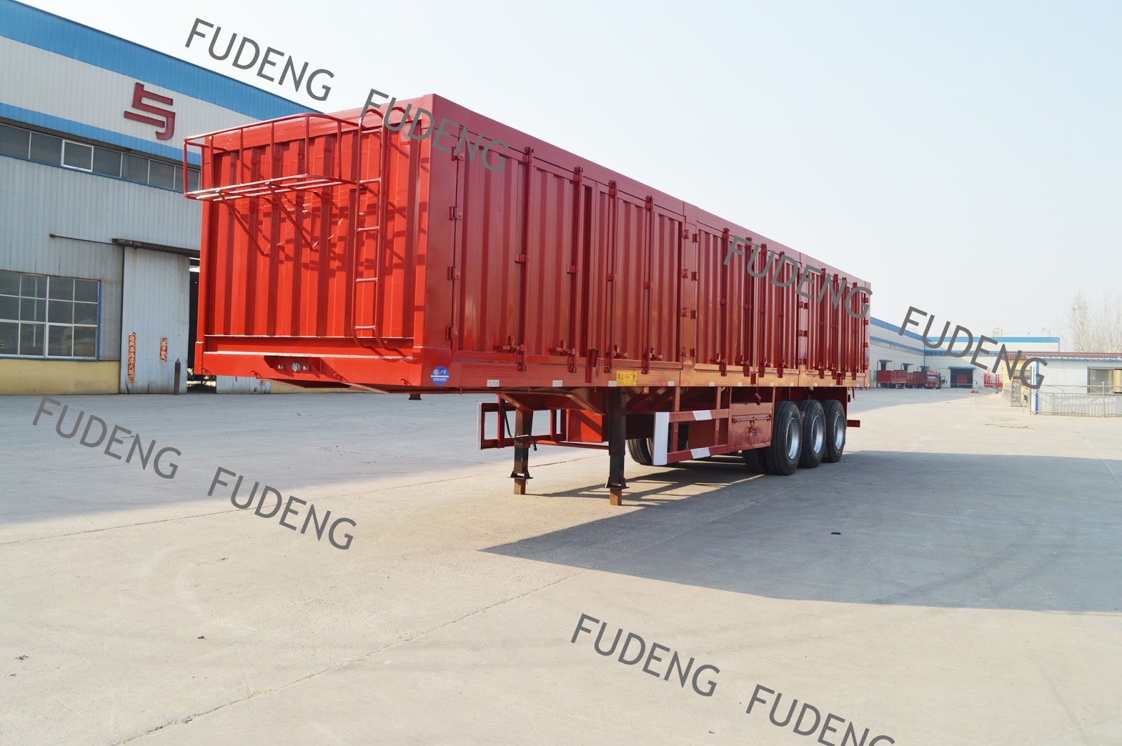 Shandong Fudeng Automobile Co.,Ltd: China tri-axle enclosed cargo box ...