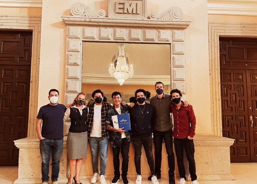 EnPOPados: SAAK ESTÁ DE REGRESO, FIRMA CONTRATO CON UNIVERSAL MUSIC GROUP. // #EnPOPados