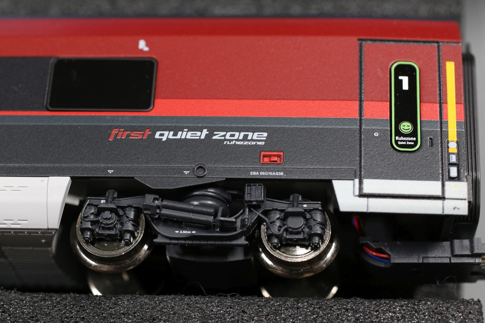 とりあえず制御客車は完成、組み合わせる機関車はHeute. Für Morgen. Für Uns.ラッピングTaurus。