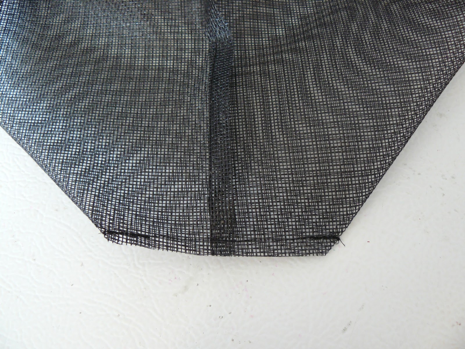 Small Fry & Co. : Oversized Window Screen Beach Bag Tutorial