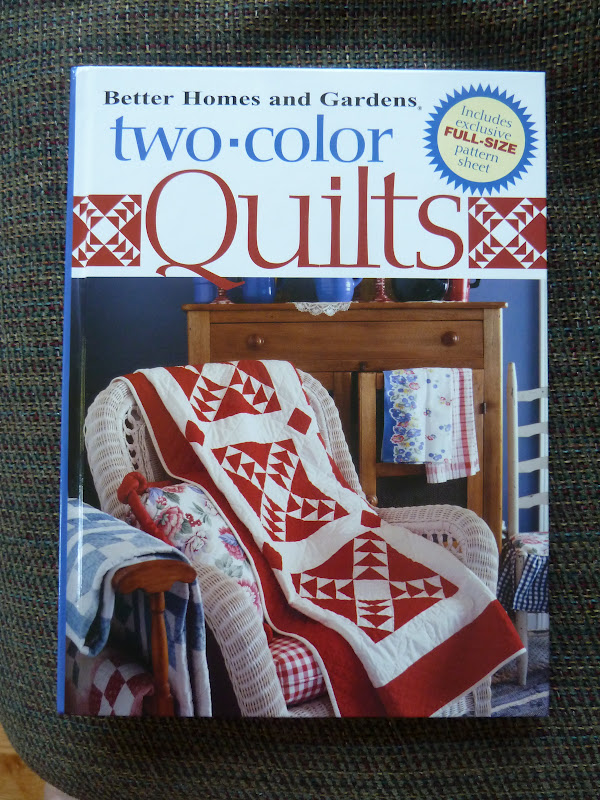 Marlene's Space: More Summer Quilting: A Two-Color Quilt
