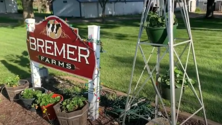 My Barnyard View : Anywhere Farm