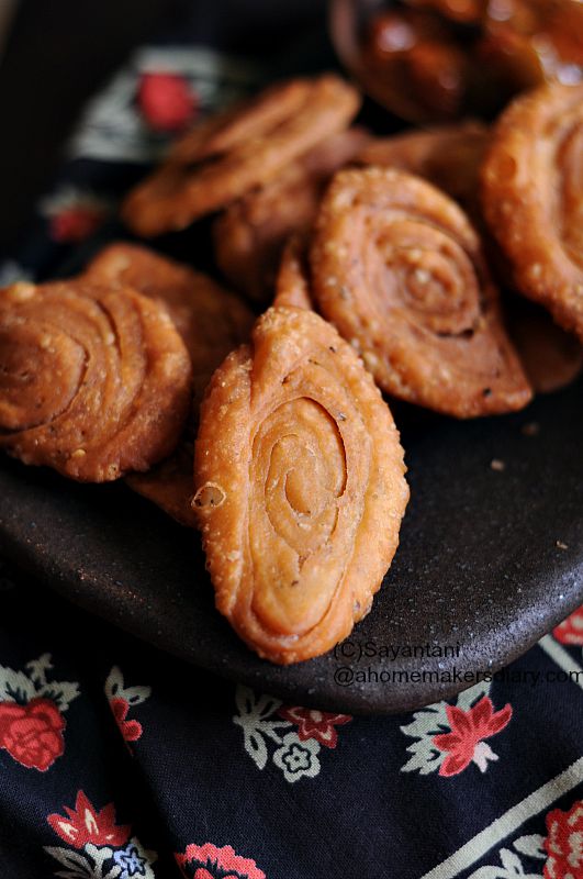 Mathri recipe and a piece of Childhood memory - A Homemaker's Diary
