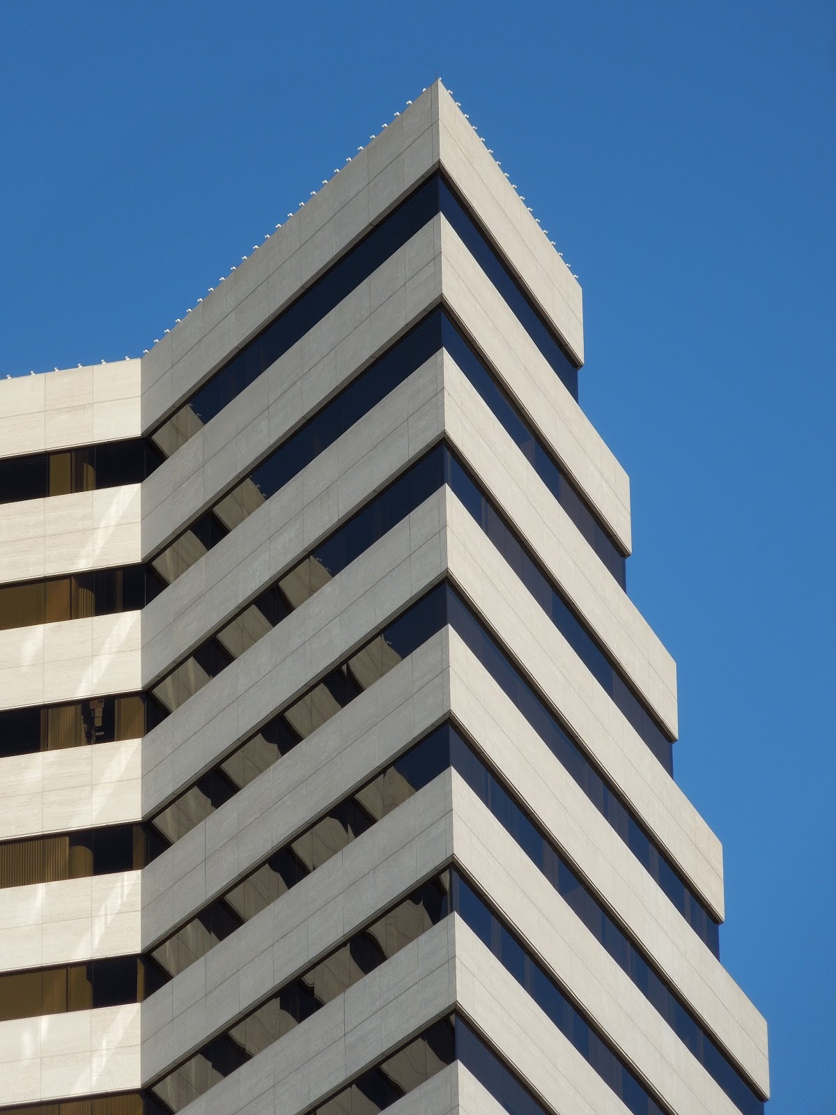 Houston in Pics: Houston Architecture: Study of Stripes and Sharp Edges