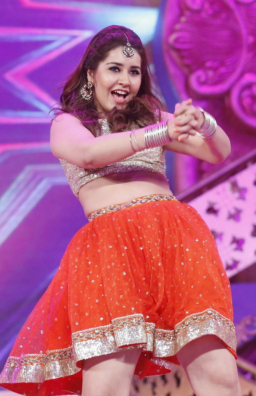 Beautiful Indian Girl Rashi Khanna Dancing Photos In Pink Dress Rashi Khanna