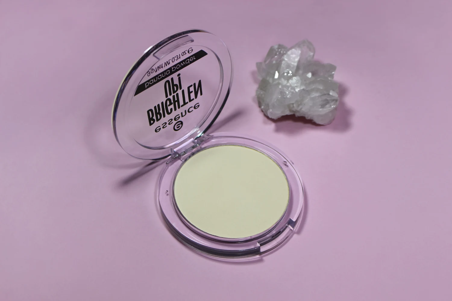 Lightweight and Fine Brighten Up! Banana Powder by Essence | Review ...