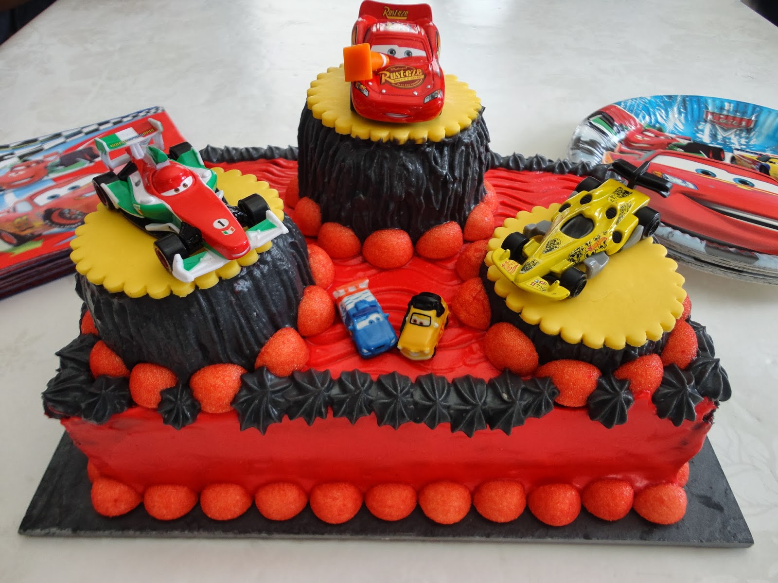 La Petite Pâtisserie de Marie: Gâteau Cars - 4 ans de mon Loulou