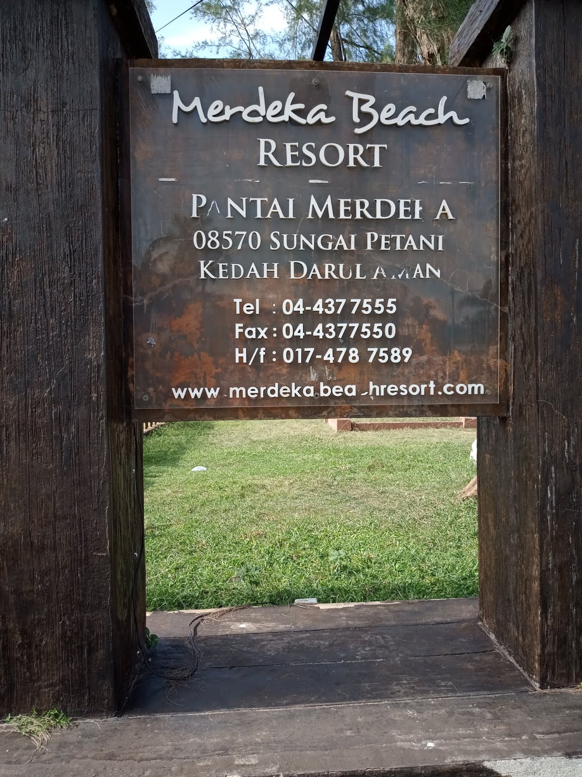 ++ KISAH PERJALANAN CINTA KAMI SEKELUARGA ++: Review Merdeka Beach ...