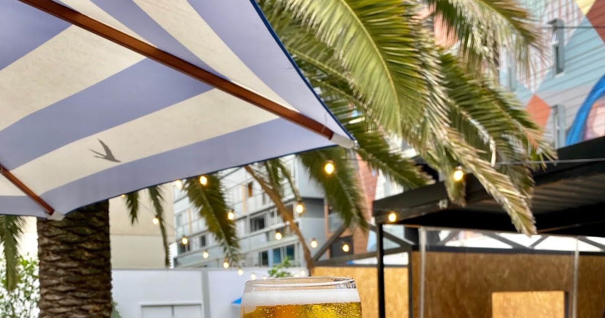 ATLANTIS BAR & LOUNGE IS BACK AND BETTER THAN EVER | The Iconic Blonde