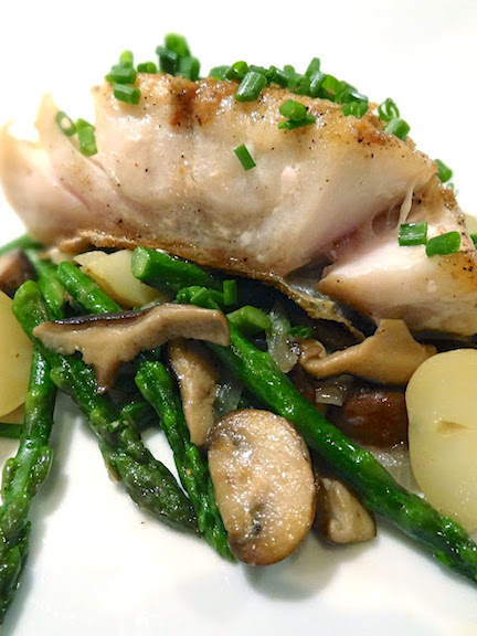 Scrumpdillyicious: Pan Seared Tilefish with Asparagus & Mushroooms