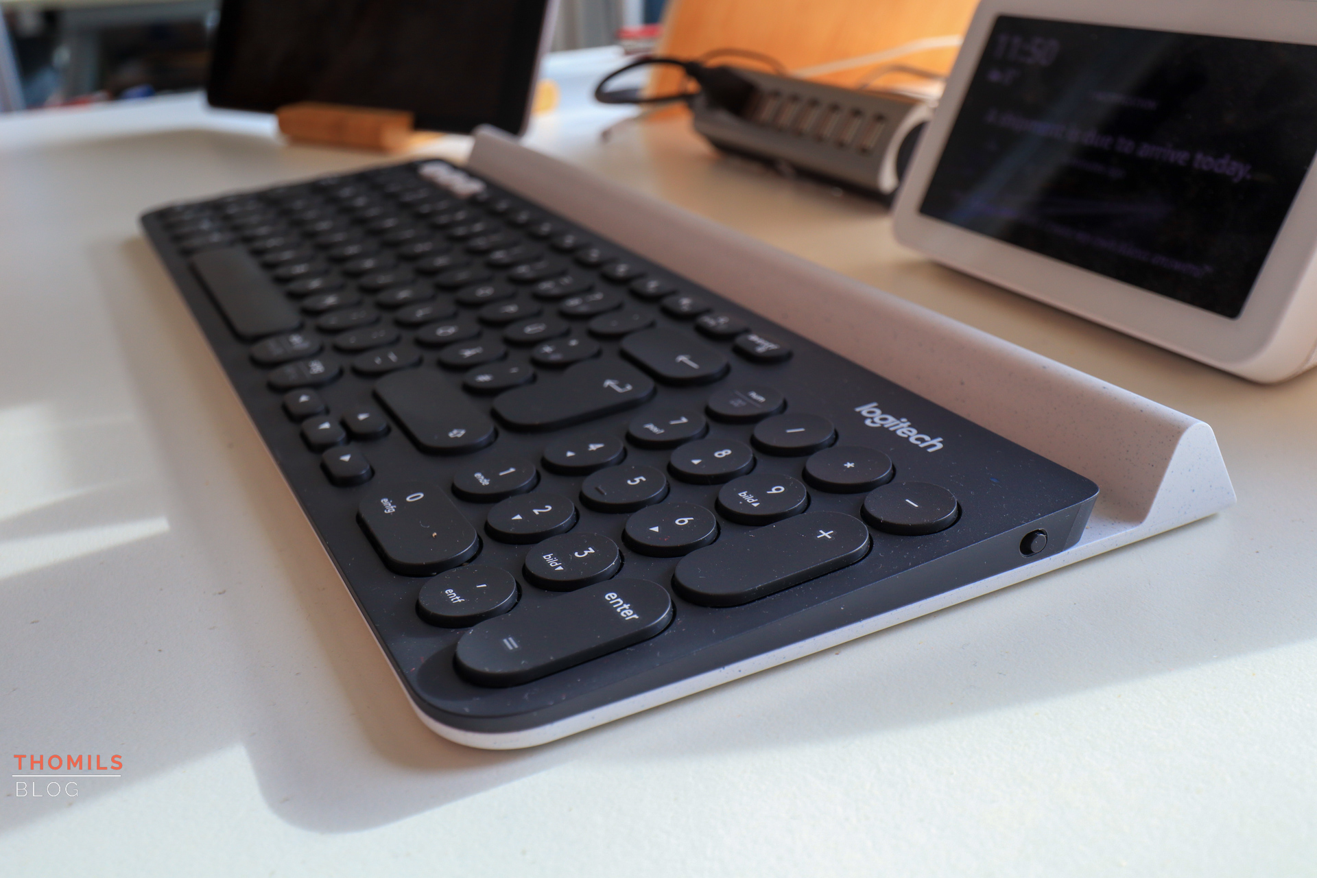 Logitech K780 Wireless Keyboard & M720 Triathlon Wireless Mouse