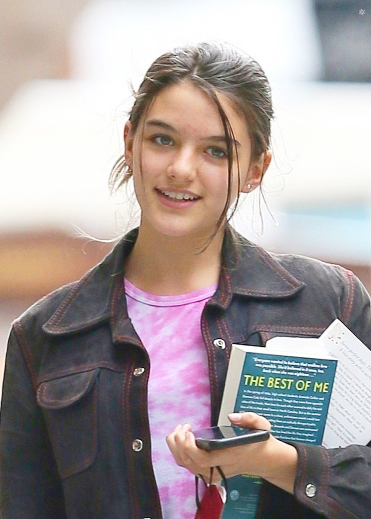 All about Suri Cruise : 2021.07.18 - Suri was spotted with friend out ...