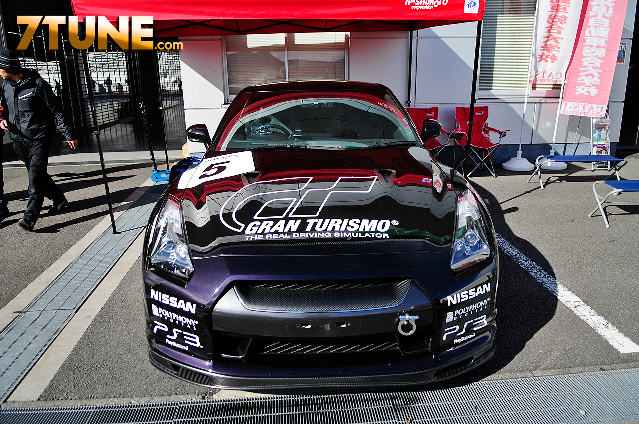 my inside: GRAN TURISMO® 5 Nissan GT-R R35 Spec V - KYOSHO 1/43