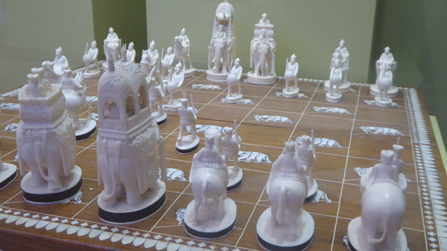 Toy soldiers and real battles: Indian ivory chess set 🇮🇳⚔️🏰