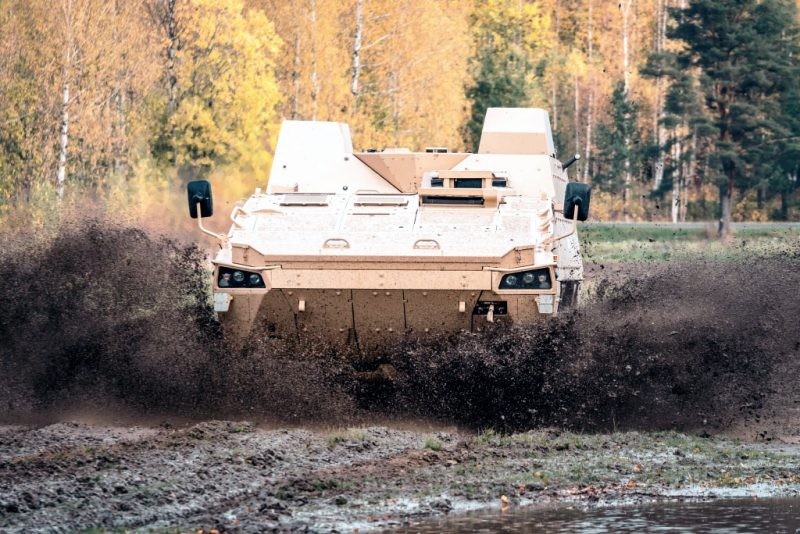 desarrollo defensa y tecnologia belica: Patria entregó el vehículo AMV 8×8 System Platform a Saab