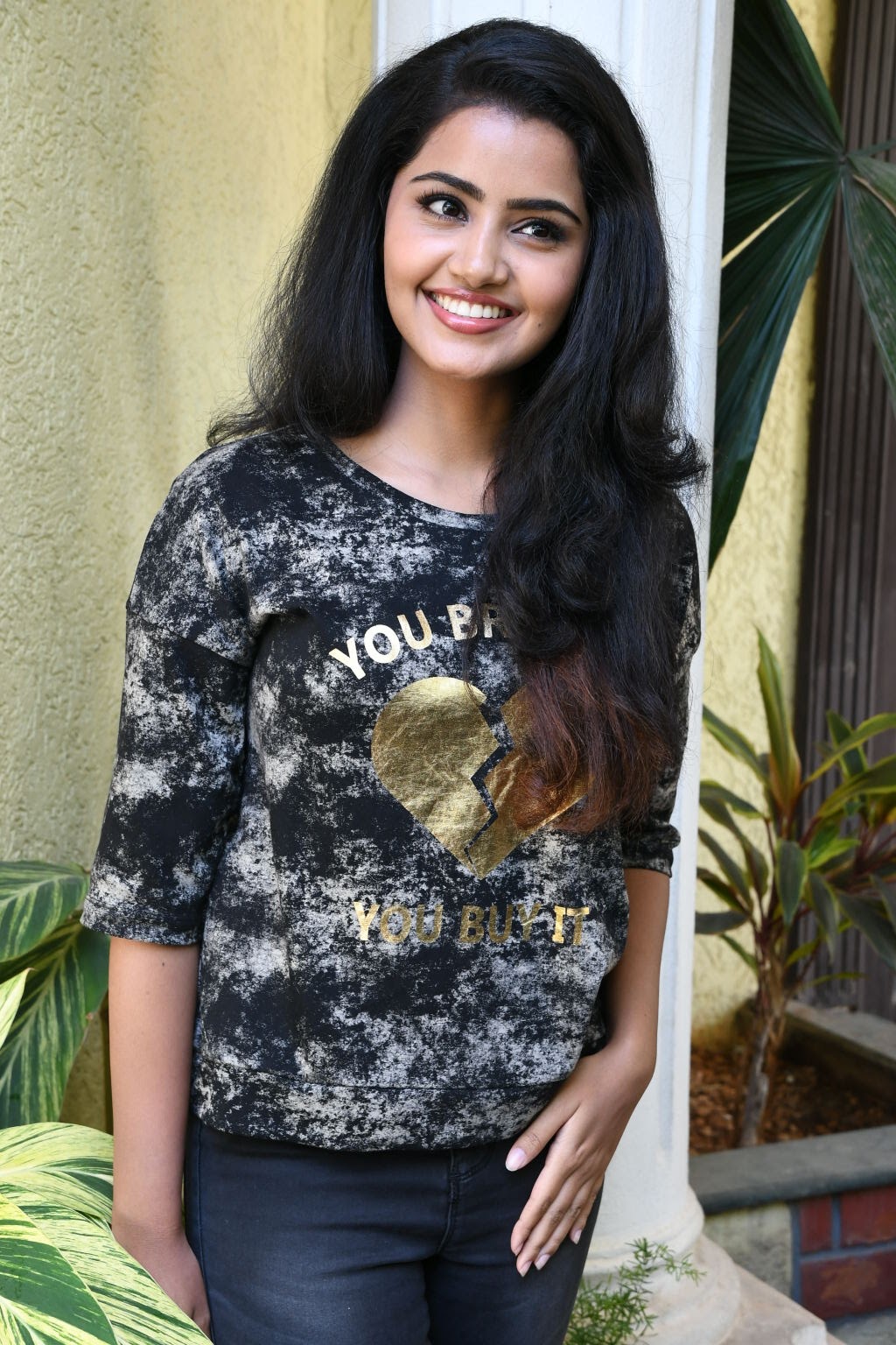 Anupama Parameswar Actress Premam Tollywood Movie Actress Latest Stills ...