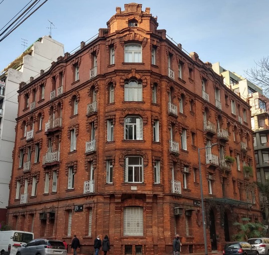 La Colorada De Buenos Aires Con Acento Británico. | Palermo Tour Noticias