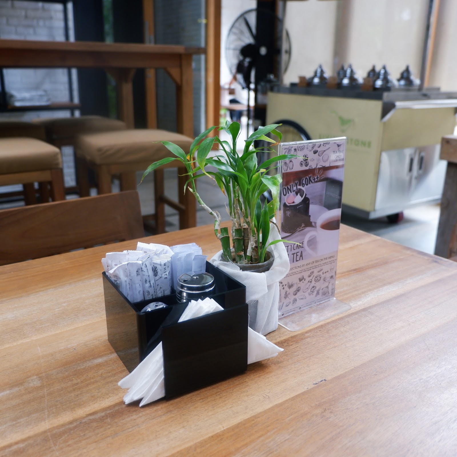 LIVINGSTONE CAFE & BAKERY, PETITENGET, BALI - Icha Khairisa