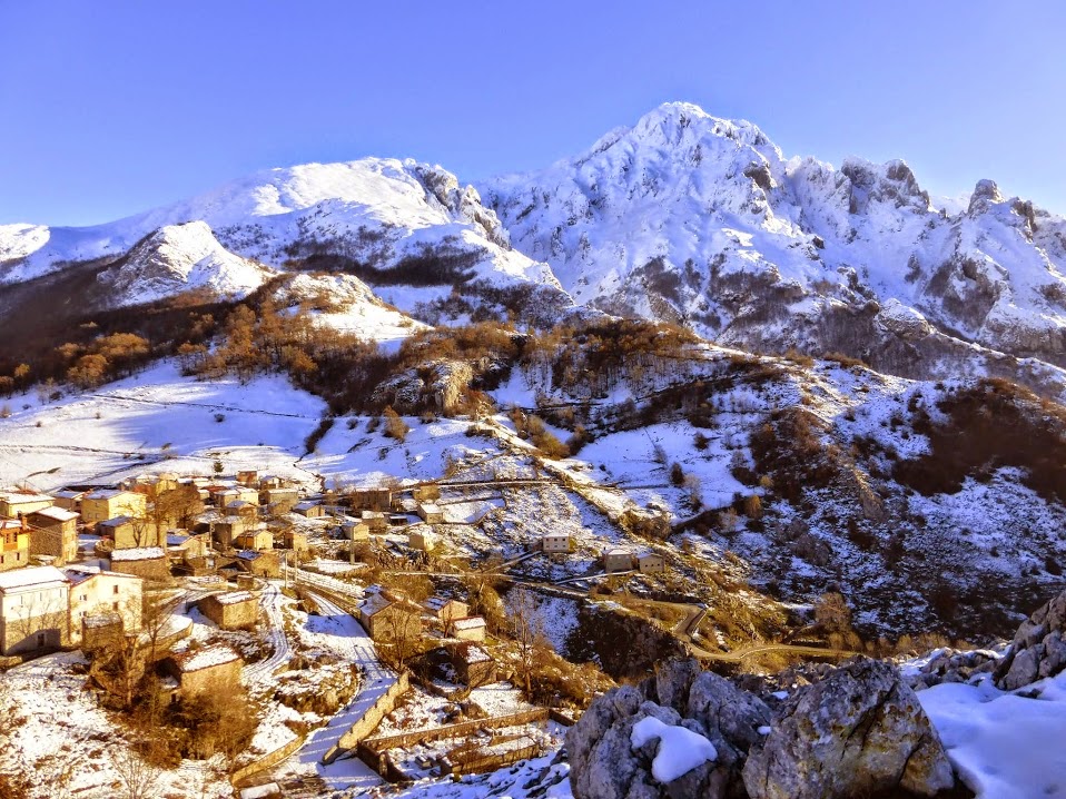 Sotres, magia bajo la nieve - Asturias