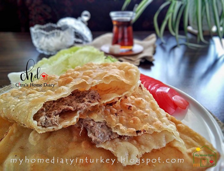 Citra's Home Diary: (Çiğ) Çibörek / Turkish food recipe; mincemeat ...