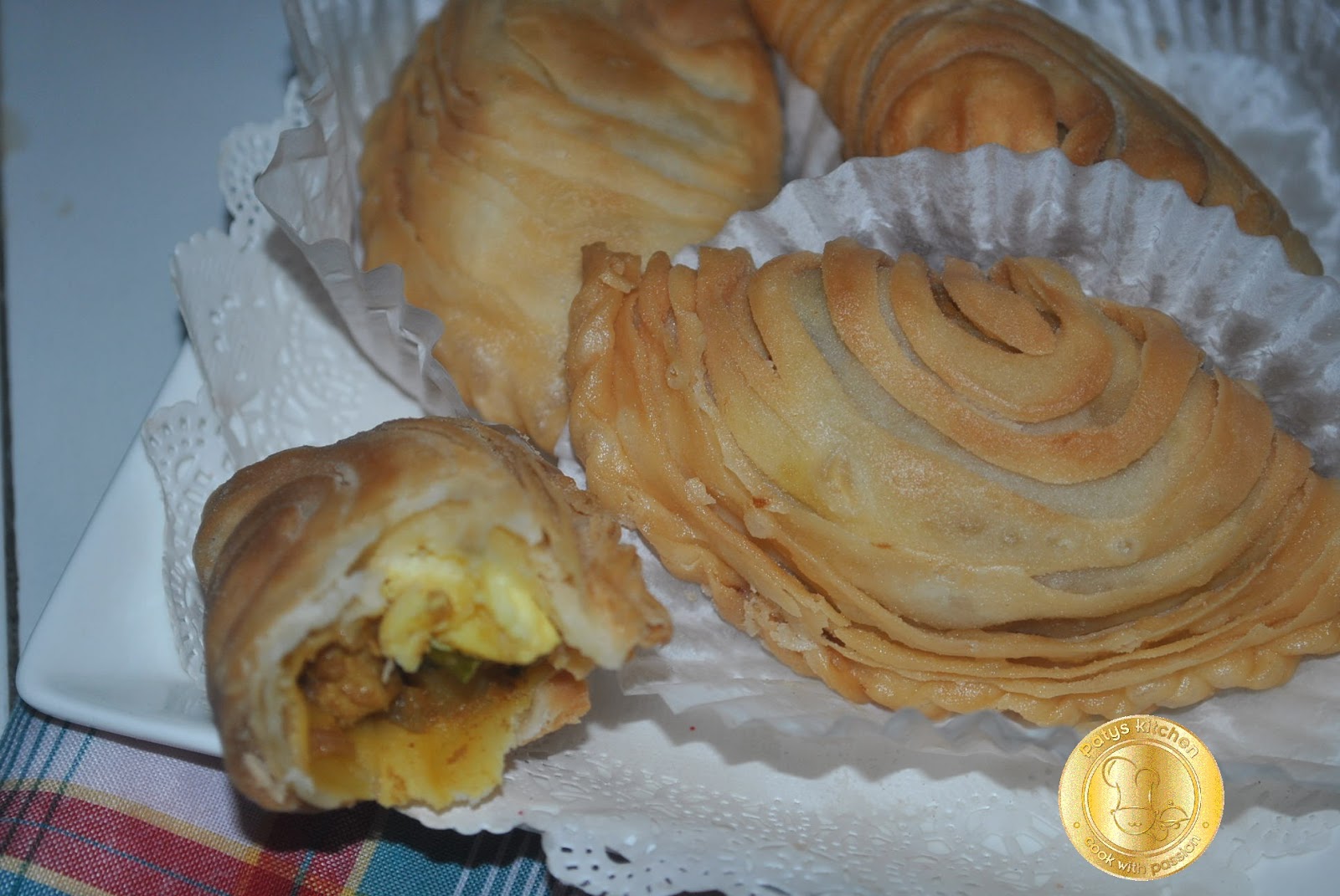 PATYSKITCHEN: FLANKY SPIRAL BEEF CURRY PUFF