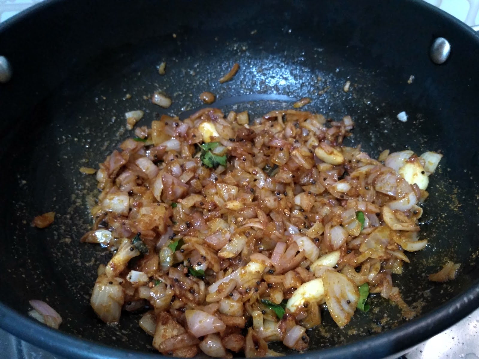 Udaitha muttai puli kulambu / egg drop kulambu