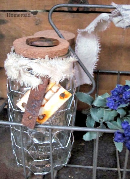How to Decorate Recycled Pasta Jars